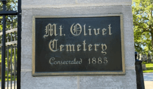 Where Is Al Capone Buried? A Guide to Visiting the Infamous Gangster’s ...